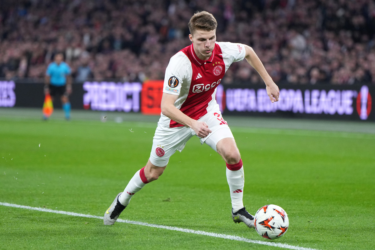 Lazio & Paris FC Vying for Ajax Full-Back Anton Gaaei