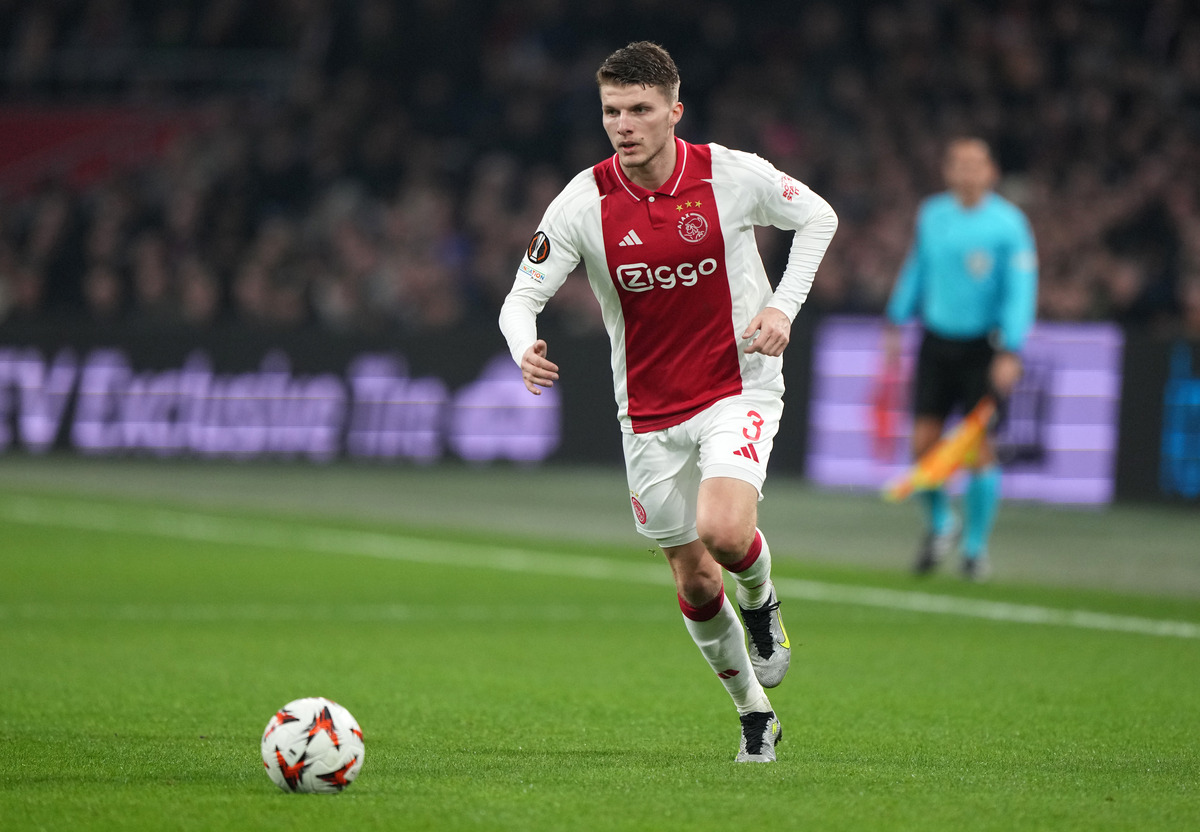 Lazio & Paris FC Vying for Ajax Full-Back Anton Gaaei